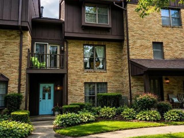 15 Acorn Ln, Coshocton, OH 43812