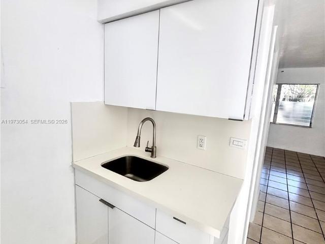 15 Alhambra Cir, Unit 6, Coral Gables, FL 33134 | MLS #A11973 | Compass