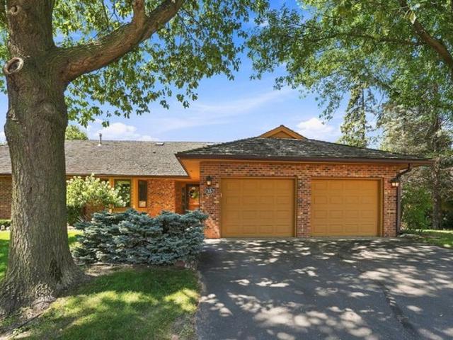 15 Anemone Cir, North Oaks, MN 55127