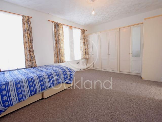 15 Ashgrove Road, Ilford IG3, Studio to rent, £1,100 pcm | PrimeLocation