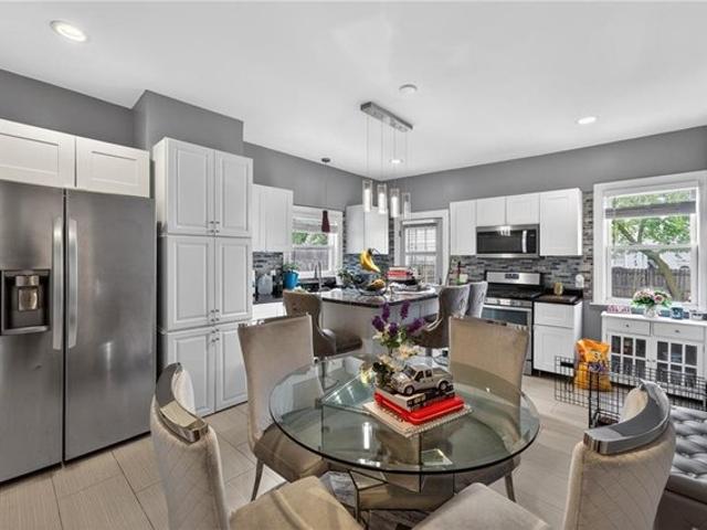 15 Armington Ave, Providence, RI 02908
