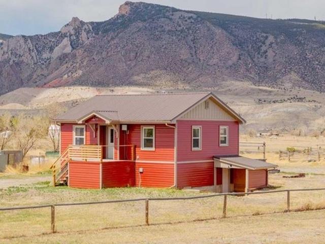 15 Arrowhead Dr, Cody, WY 82414