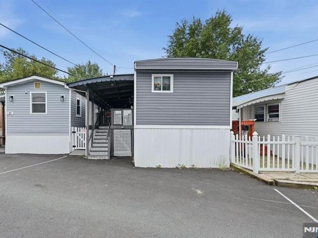 15 Austin St, Moonachie, NJ 07074