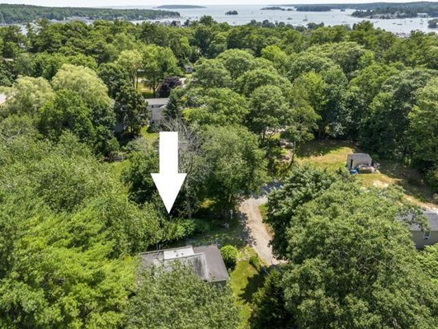 15 Barter Rd, Boothbay Harbor, ME 04538