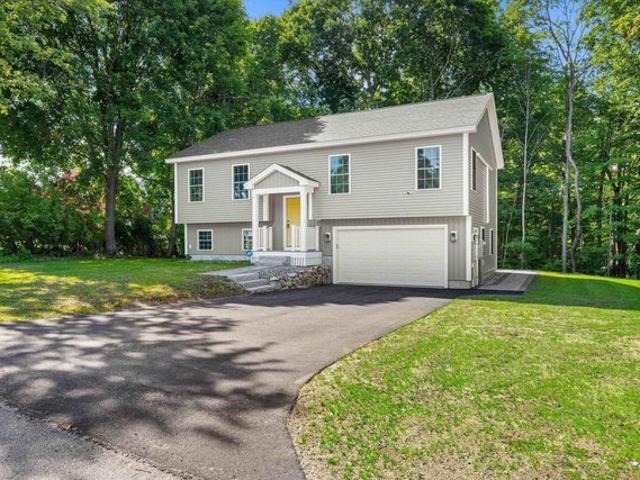 15 Bartlett St, Epping, NH 03042