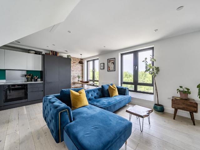 15 Bath Road, Slough SL1, 2 bed flat to rent, £1,700 pcm | PrimeLocation