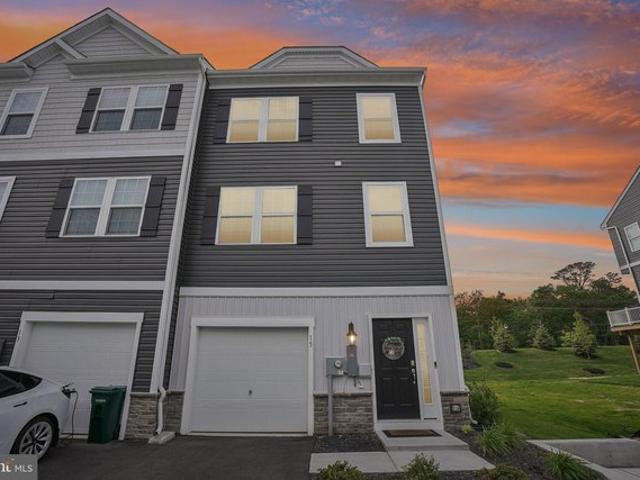 15 Baybreeze Dr, Waretown, NJ 08758