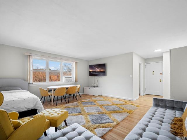 15 Beach Rd, Unit 3D, Great Neck, NY 11023 | MLS #978094