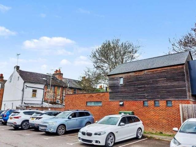 15 bed house for sale