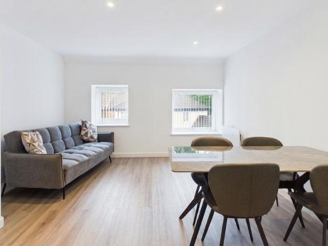 15 bedroom block of apartments to rent