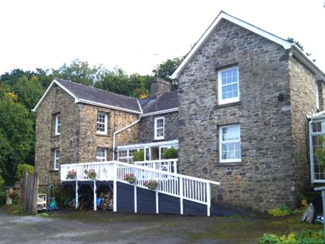 15 Bedroom Detached House