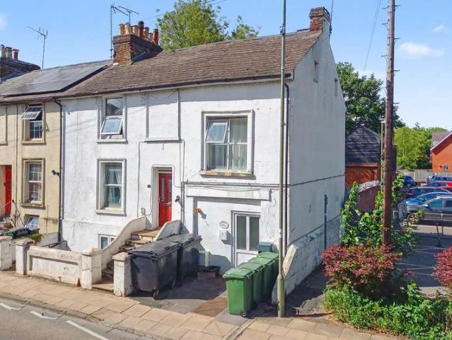 15 Bedroom End Of Terrace House