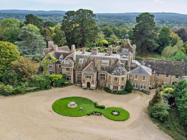 15 Bedroom House Horsham West Sussex LS101678295