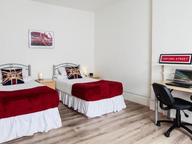 15 Bedroom Shared Living/roommate London London LS90559253