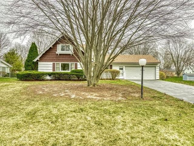 15 Bellmawr Dr, Rochester, NY 14624