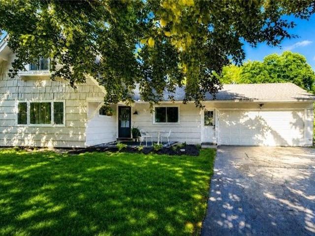 15 Bellmawr Dr, Rochester, NY 14624