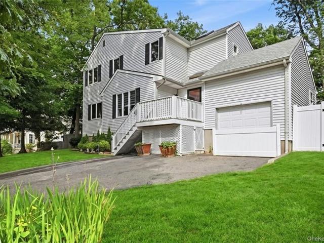 15 Birch Rd, Rocky Point, NY 11778
