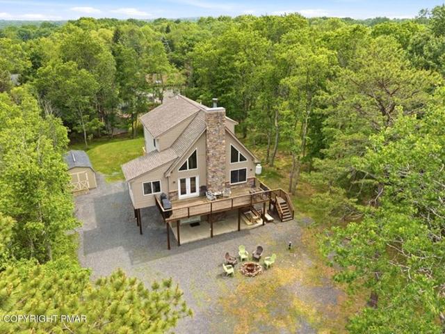 15 Bishop Cir, Albrightsville, PA 18210