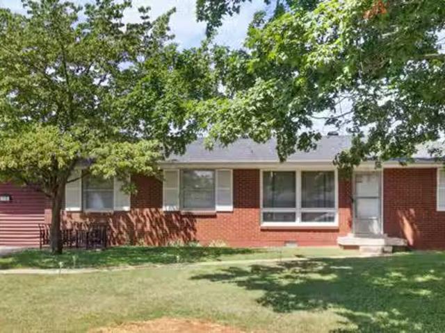 15 BOND ST, CLARKSVILLE, TN 37040 Single Family Residence For.