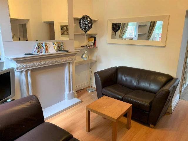 15 Blossom Avenue, Dawlish Road. 4 bed terraced house to rent £2,058 pcm £475 pw