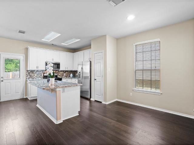 15 Blue Creek Pl, The Woodlands, TX 77382 | MLS #52562 | Compass
