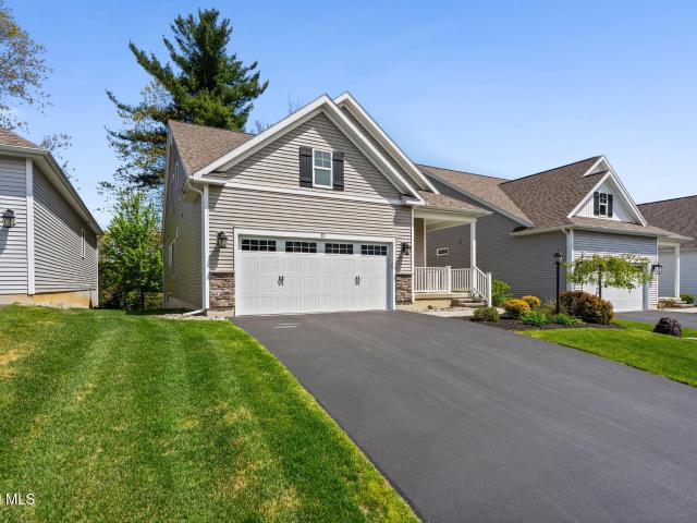 15 Bradley Circle
