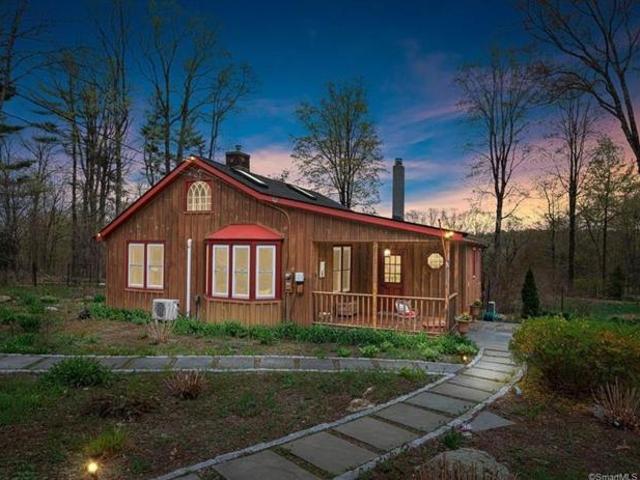 15 Bradley Ln, Newtown, CT 06482