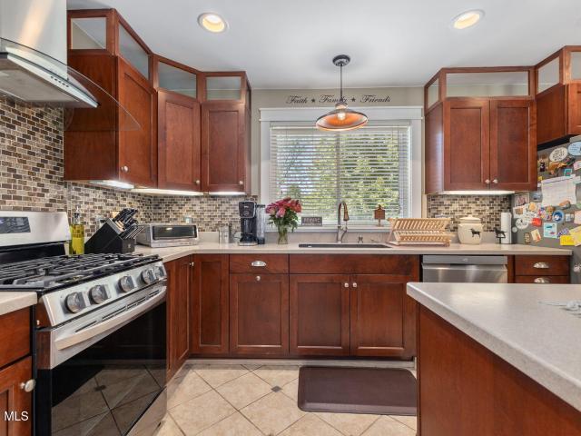 15 Brunswick Park Drive