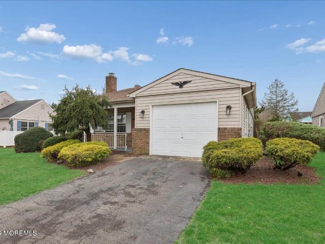 15 Buckingham Drive N