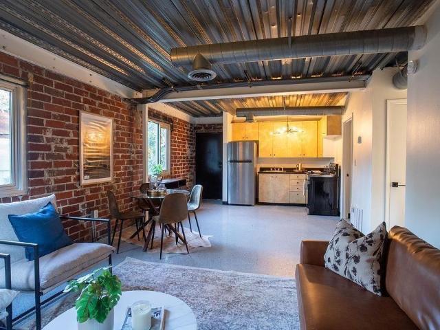15 Burbank Drive SW 3