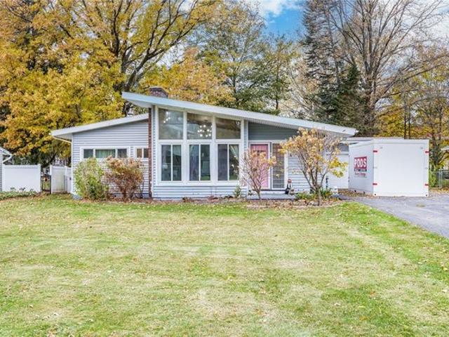 15 Burrows Dr, Rochester, NY 14625