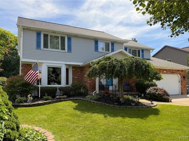 15 Bywater Dr, Getzville, NY 14068