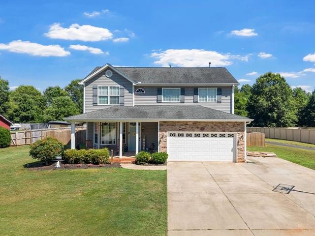 15 Camrose Dr, Greer, SC 29651