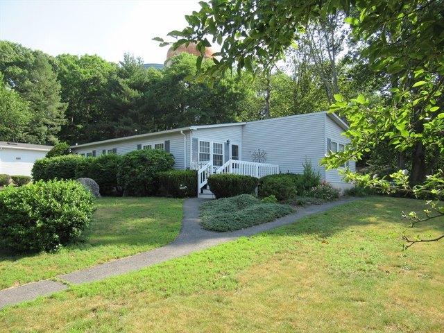 15 Canterbury Ln, Rockland, MA 02370