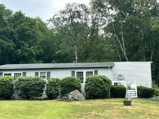 15 Canterbury Ln Unit 175, Rockland, MA 02370