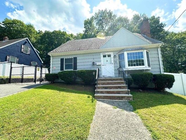 15 Cannon Rock Rd, Lynn, MA 01904