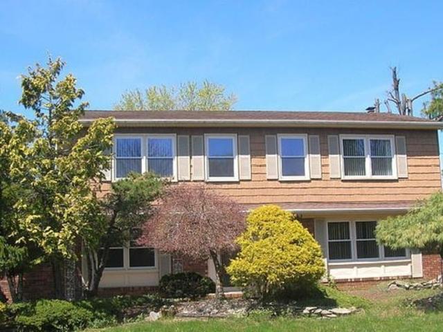 15 Cardinal Ct, Marlboro, NJ 07746