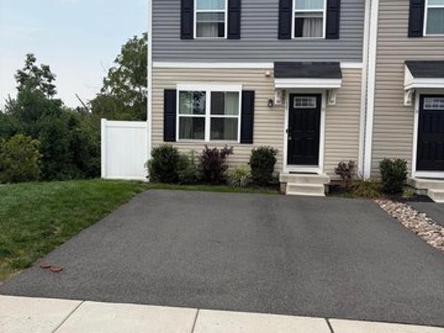 15 Castle Dr, Gilbertsville, PA 19525
