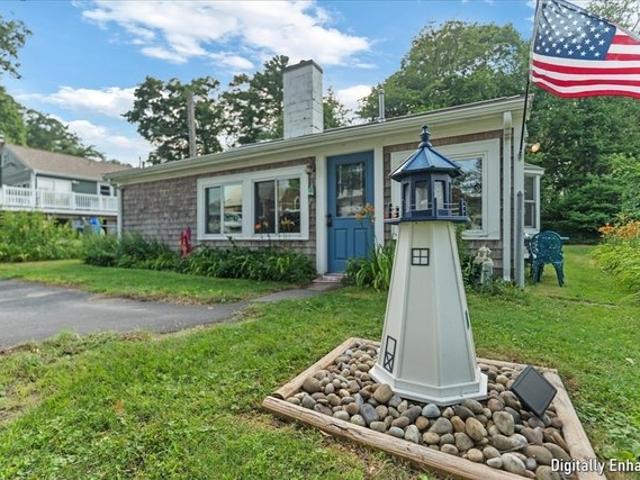 15 Charles St, Lakeville, MA 02347