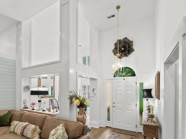 15 Cherbourg Pl
