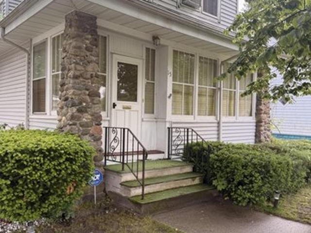 15 Church St, Hartford, MI 49057