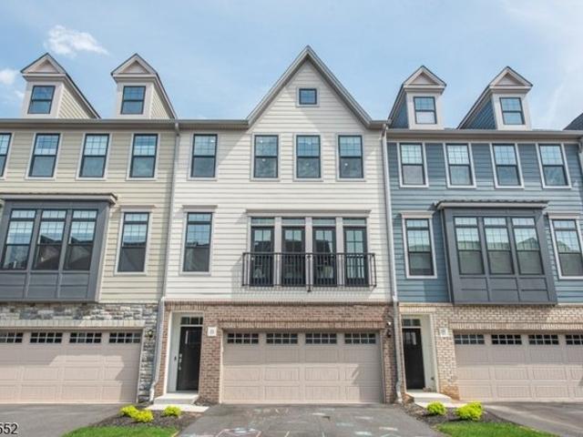 15 Cinnamon Dr, Upper Saddle River, NJ 07458