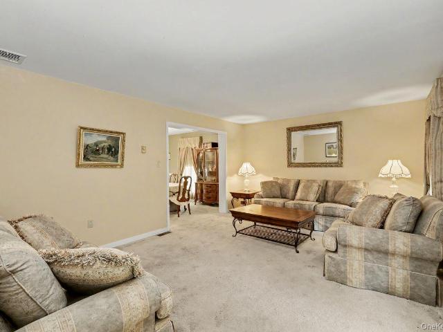15 Country Hill Road