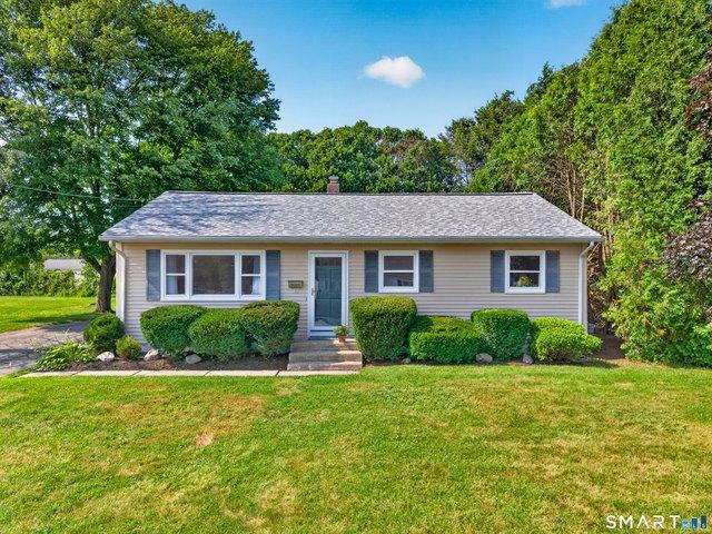 15 County Fair Rd, Norwich, CT 06360