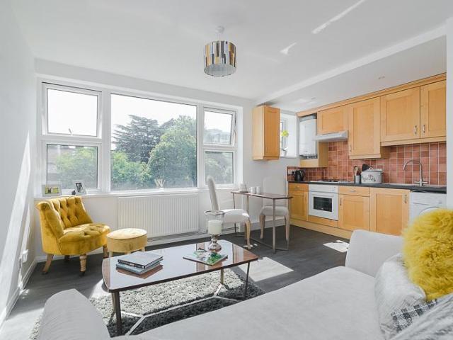 15 Coysh Court Studio to rent £1,560 pcm £360 pw