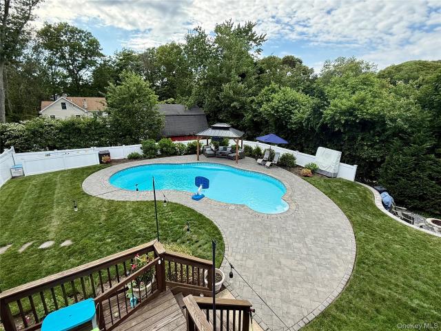 15 Crane Neck Drive