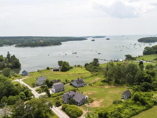 15 Creek Rd, Bremen, ME 04551