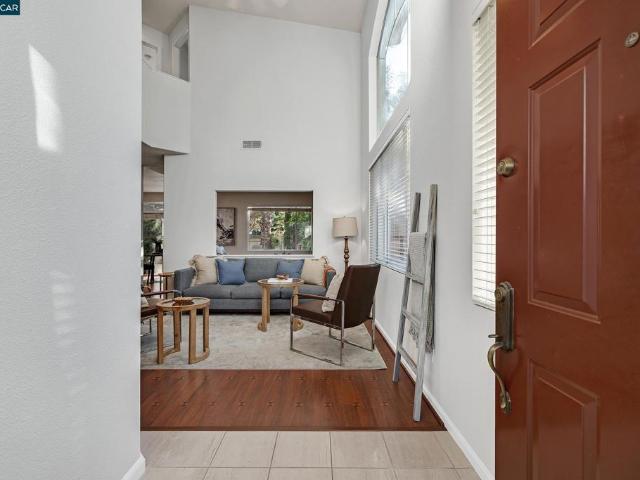 15 Creekside Dr