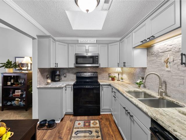 15 Creekside Way