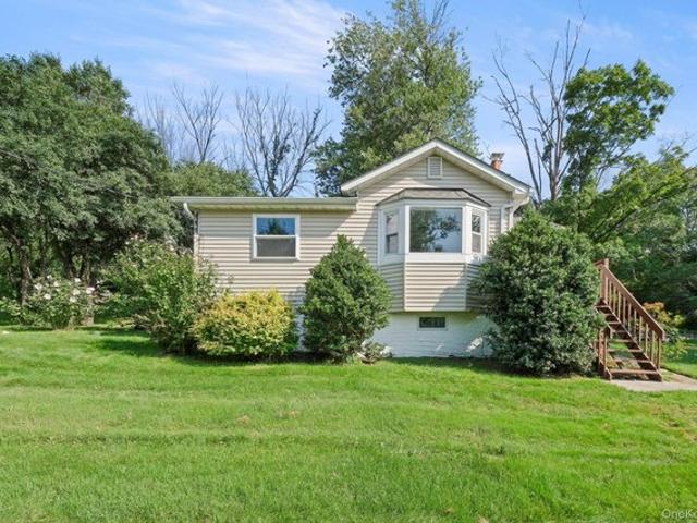 15 Crestwood Trl, Monroe, NY 10950